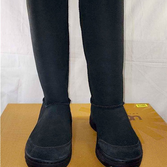 UGG | Shoes | These Ugg Boots Are Practically New With Minimal Signs Of ...